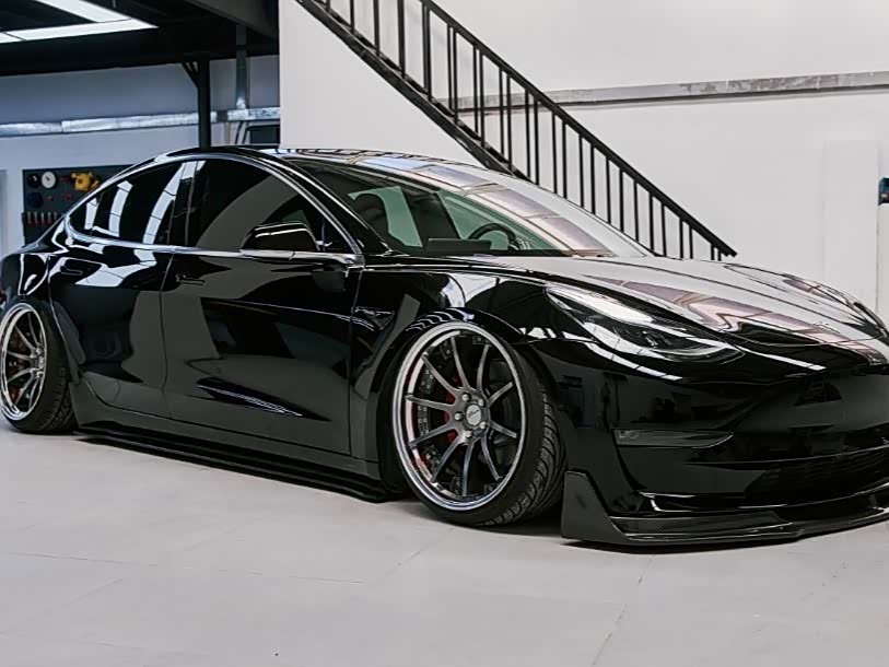 电动新秀对决：小鹏MONA M03 vs 特斯拉Model 3，谁更胜一筹？_车家号_发现车生活_汽车之家