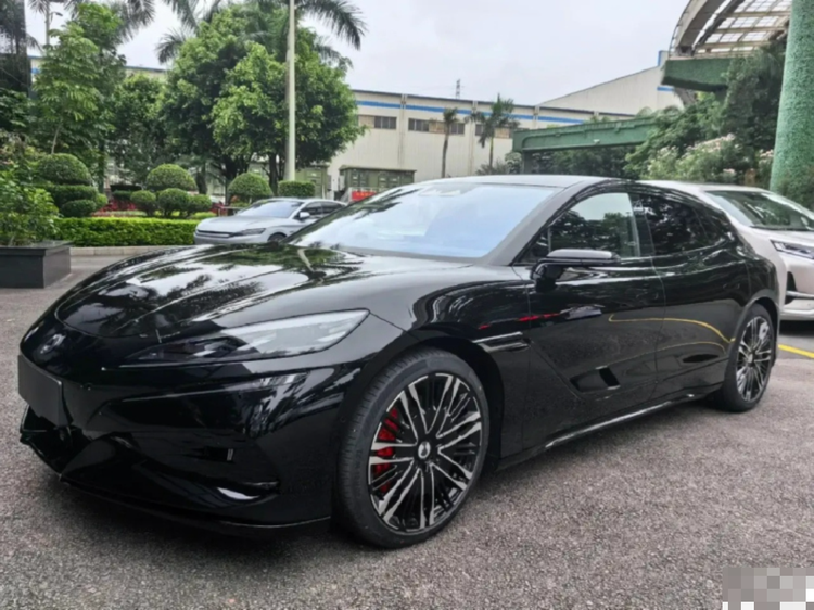 纯电/混动可选，腾势Z9 GT猎装轿跑实车曝光，预计8月份正式上市_车家号_发现车生活_汽车之家