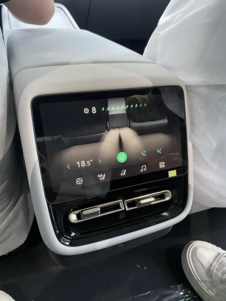 小鹏P7+实车到店，比P7i更大+掀背尾门，配800V+AI鹰眼视觉智驾_车家号_发现车生活_汽车之家