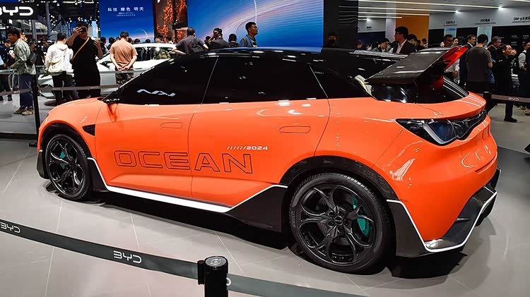 比亚迪海豹06 GT实车曝光，后驱加五连杆，零百5秒内？_车家号_发现车生活_汽车之家