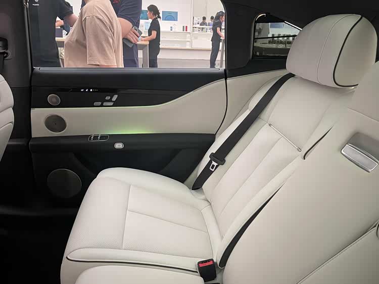 【文章】到店体验享界S9：细节提升明显，后排比问界M9豪华，45万起值吗？_车家号_汽车之家