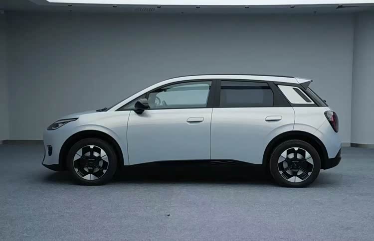 广汽埃安AY2曝光，五门五座+全息银配色，11月发布/竞争吉利星愿_车家号_发现车生活_汽车之家