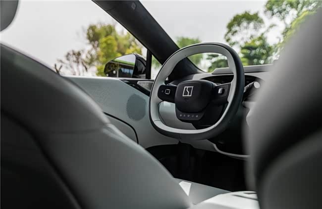 极氪007、小鹏P7i、小米SU7内饰与智能交互对比，你更中意谁？_车家号_发现车生活_汽车之家