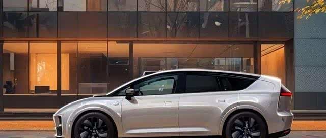 【文章】理想纯电SUVi6高清曝光！尺寸小设计运动，或对标特斯拉ModelY_车家号_汽车之家