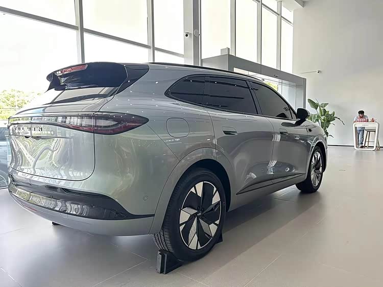 【文章】奇瑞风云E06实车亮相，4.8米车长+冰箱+激光雷达，续航超1600km_车家号_汽车之家