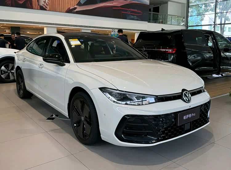 新款大众帕萨特Pro批量进店，白色涂装清新大气_车家号_发现车生活_汽车之家