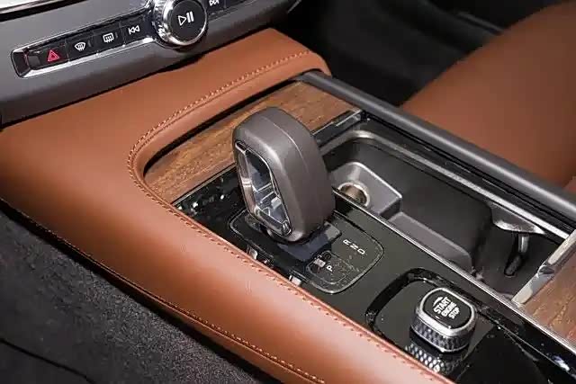 2025款沃尔沃V90上市，2.0T+8AT+四驱全能配置，售44.79-55.69万_车家号_发现车生活_汽车之家