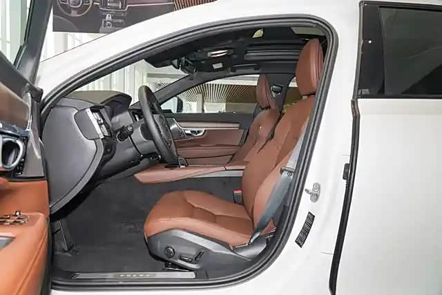 2025款沃尔沃V90上市，2.0T+8AT+四驱全能配置，售44.79-55.69万_车家号_发现车生活_汽车之家