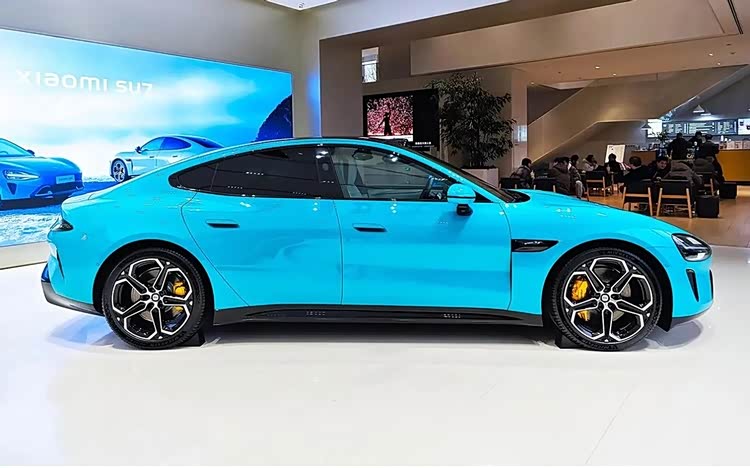 【文章】小米SU8正式曝光！售价或23.59万起，销售前景能否超越小米SU7？_车家号_汽车之家