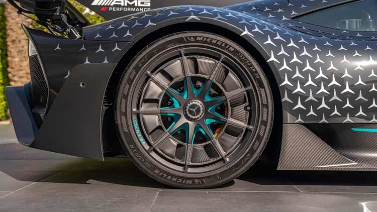 国内首台奔驰AMG ONE抵达上海，这可是“合法上路的F1”！_车家号_发现车生活_汽车之家