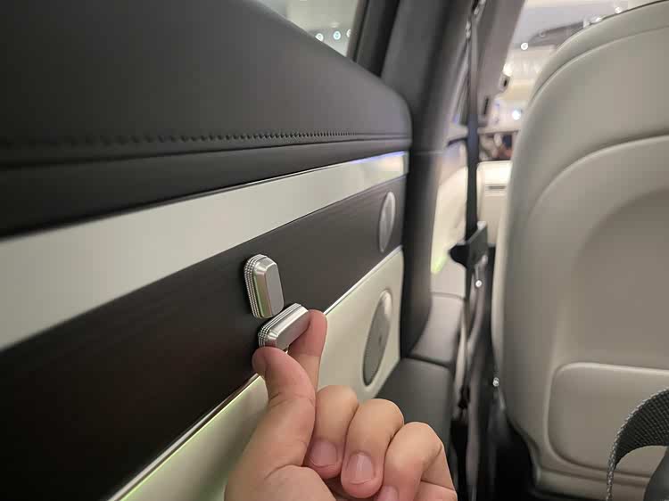 【文章】到店体验享界S9：细节提升明显，后排比问界M9豪华，45万起值吗？_车家号_汽车之家