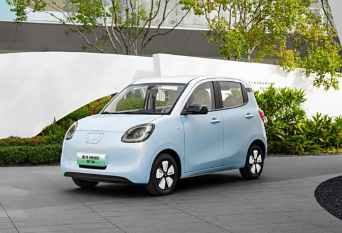 五菱宏光MINIEV四门版实车到店，造型大变样，几万能拿下？_车家号_发现车生活_汽车之家