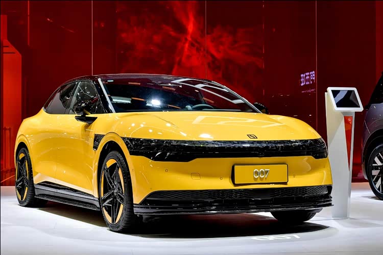 星际紫上线！极氪007的新配色让智界S7、Model 3黯然失色？_车家号_发现车生活_汽车之家