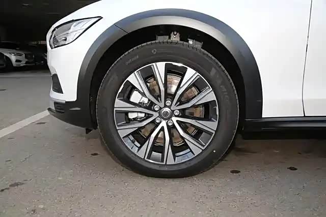 2025款沃尔沃V90上市，2.0T+8AT+四驱全能配置，售44.79-55.69万_车家号_发现车生活_汽车之家