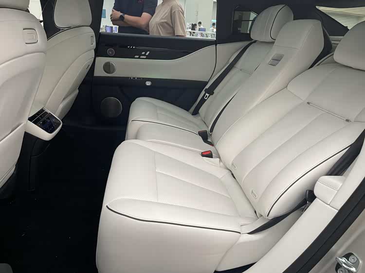 【文章】到店体验享界S9：细节提升明显，后排比问界M9豪华，45万起值吗？_车家号_汽车之家