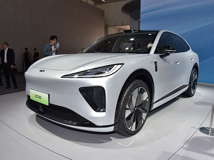 奇瑞风云E06，纯电版续航550km和700km，混动版综合续航1600km+_车家号_发现车生活_汽车之家