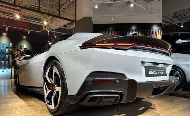 豪横登场！法拉利12Cilindri系列，V12引擎轰鸣_车家号_发现车生活_汽车之家