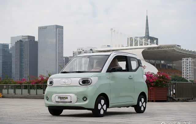 宏光MINIEV第三代马卡龙续航215km价格4.68万是否更值得购买？_车家号_发现车生活_汽车之家