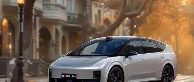 【文章】理想纯电SUVi6高清曝光！尺寸小设计运动，或对标特斯拉ModelY_车家号_汽车之家