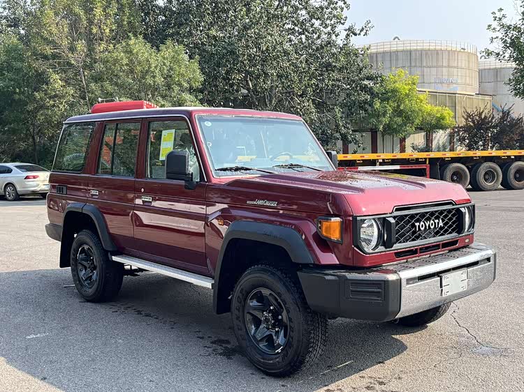 【文章】24款丰田LC76 4.0L自动挡 颜色：红/灰_车家号_汽车之家