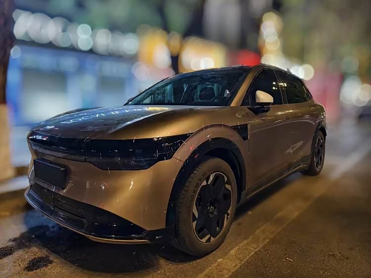 极氪7X实车现身，造型前卫，尺寸比Model Y大一圈，配800V+四驱_车家号_发现车生活_汽车之家