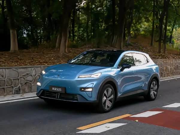 家用纯电SUV新趋势：深蓝S05 VS 银河E5_车家号_发现车生活_汽车之家