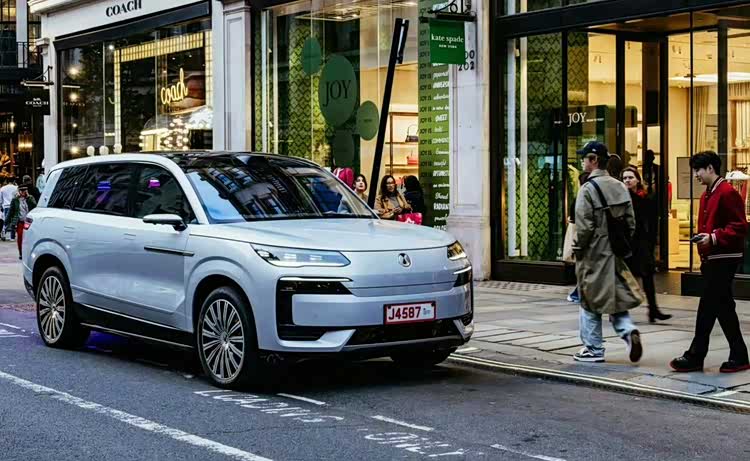 腾势N9实车图曝光！车身超越问界M9，内配“冰箱彩电大沙发”_车家号_发现车生活_汽车之家