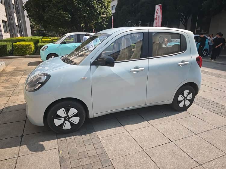 五菱再放大招！25款宏光MINIEV，五门四座配置，续航直逼205km_车家号_发现车生活_汽车之家