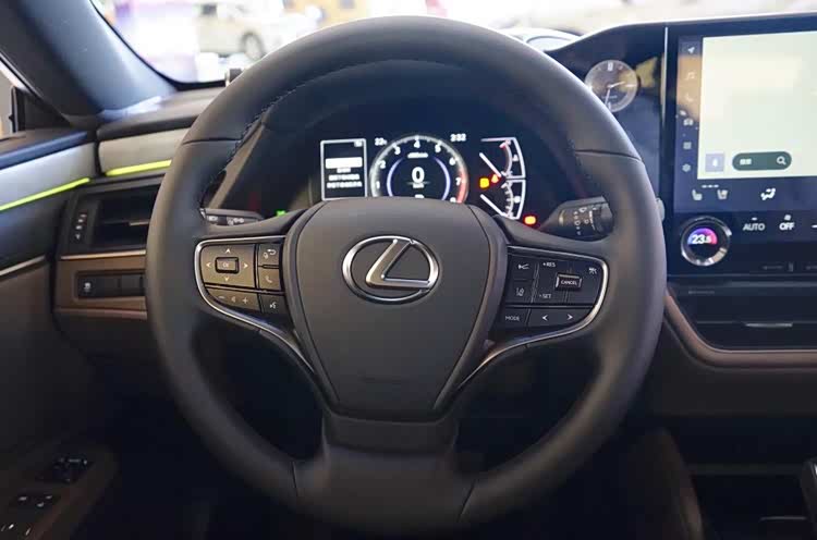 外饰小改 内饰中改 车机更好用 雷克萨斯ES200 2025款实拍简评_车家号_发现车生活_汽车之家