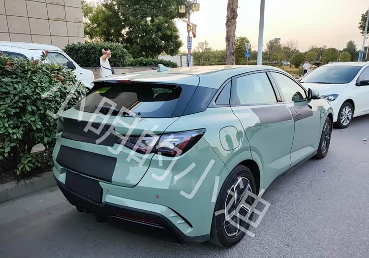 比亚迪纯电“小钢炮”海豹06GT亮相街头，车长超4米6，搭422马力_车家号_发现车生活_汽车之家