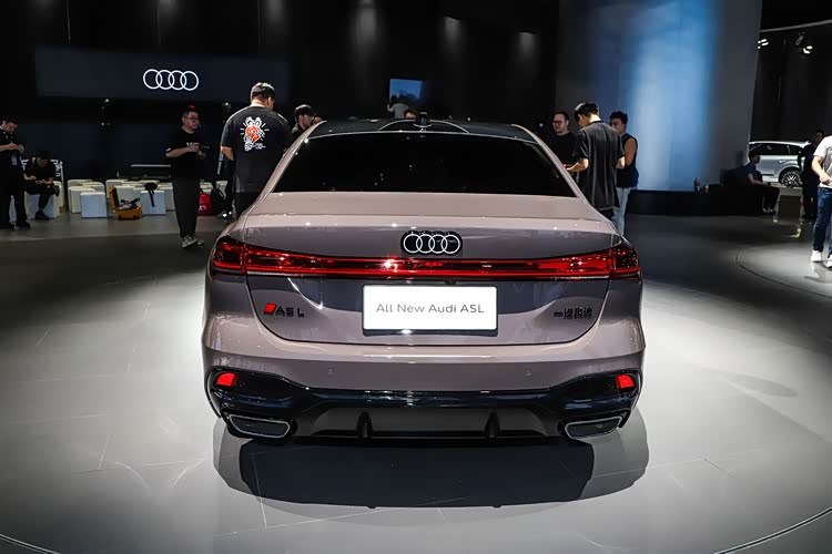 更多细节曝光！全新一汽奥迪A5L实车内饰，配曲面双联屏+副驾屏_车家号_发现车生活_汽车之家