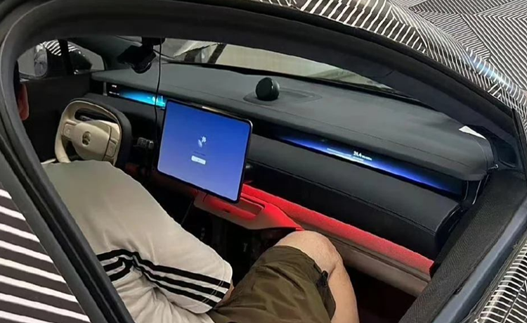 蔚来ET9内饰曝光，搭长条形显示屏，80万的电车亮点全在后排？_车家号_发现车生活_汽车之家