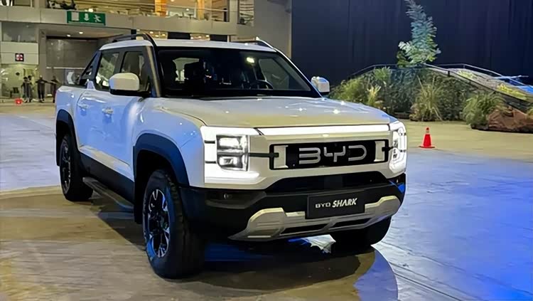 比亚迪首款皮卡“鲨鱼”实车亮相！外观霸气很硬朗，搭载2.0T插混_车家号_发现车生活_汽车之家