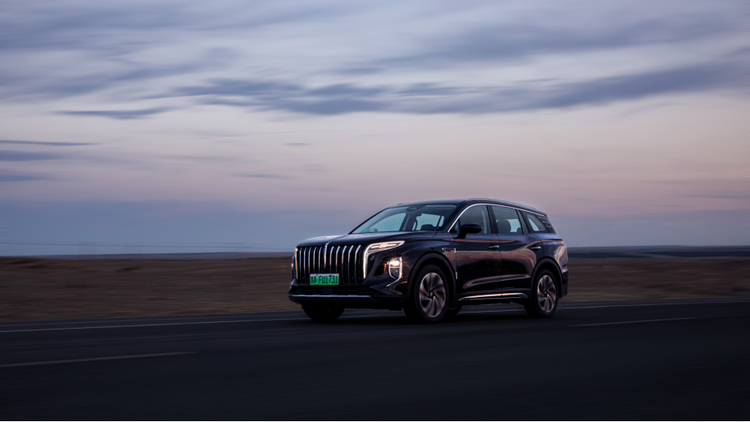 无人机光影秀点缀成都夜空，红旗HS7 PHEV开启智驾新篇章_车家号_发现车生活_汽车之家