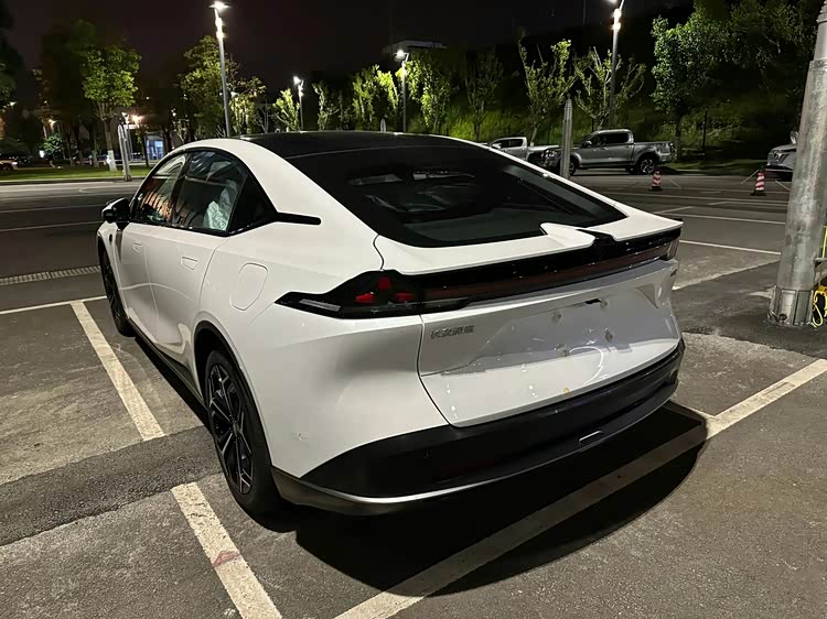 深蓝L07实车现身！超越SL03，电动尾翼吸睛，续航300km+华为智驾_车家号_发现车生活_汽车之家