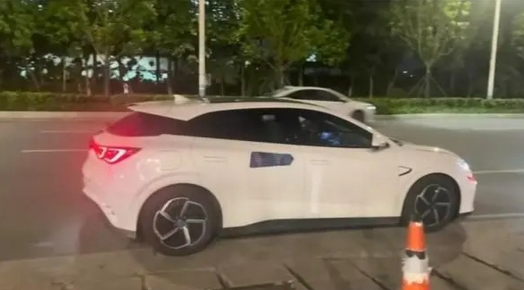 比亚迪‘两厢钢炮’来袭，海豹06GT实车曝光：年轻运动风够燃么？_车家号_发现车生活_汽车之家