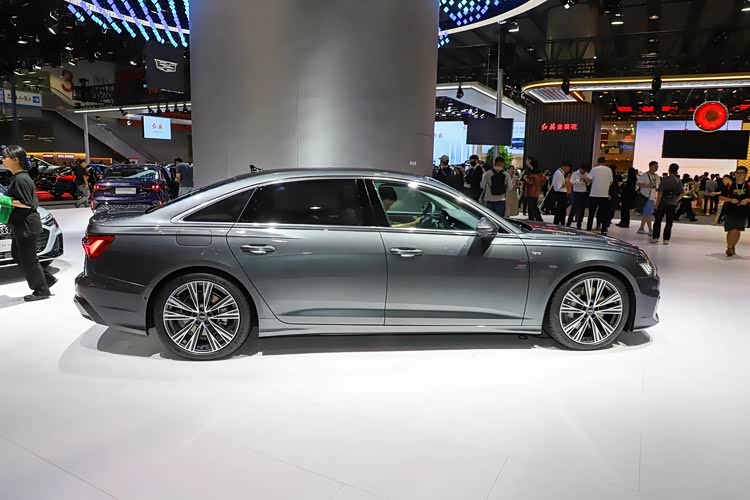 奥迪A6L年度改款来袭，2025款车型配置全面升级，价格公布！_车家号_发现车生活_汽车之家