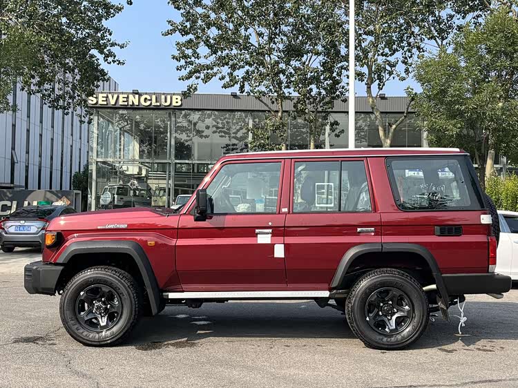 【文章】24款丰田LC76 4.0L自动挡 颜色：红/灰_车家号_汽车之家