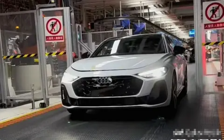 奥迪A5L产线实车曝光，三厢设计+2.0T动力，明年上市与A4L同售！_车家号_发现车生活_汽车之家