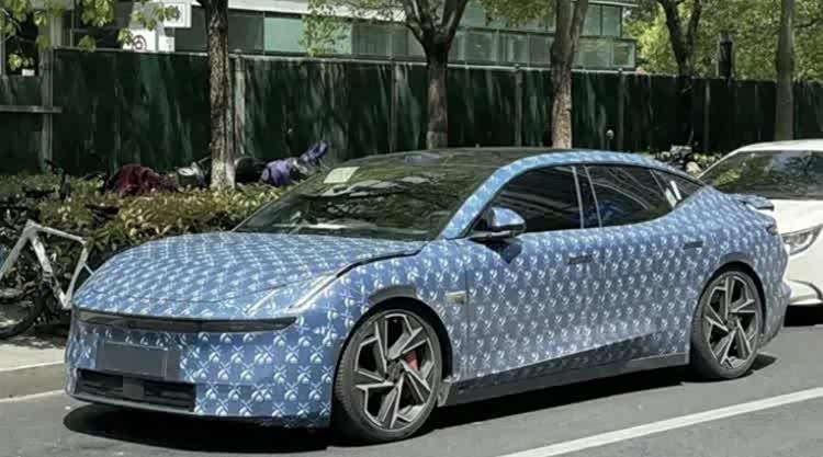 内部代号E371的领克ZERO纯电轿车即将上市，伪装实车图曝光_车家号_发现车生活_汽车之家