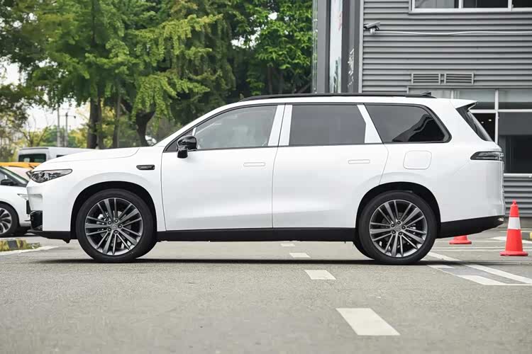 都是理想平替！选择6座新能源SUV，新款山海L9、零跑C16怎么选？_车家号_发现车生活_汽车之家