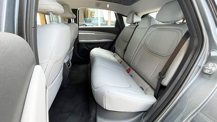 试驾小鹏MONA M03，11.98万起减配了什么？值得买吗？_车家号_发现车生活_汽车之家