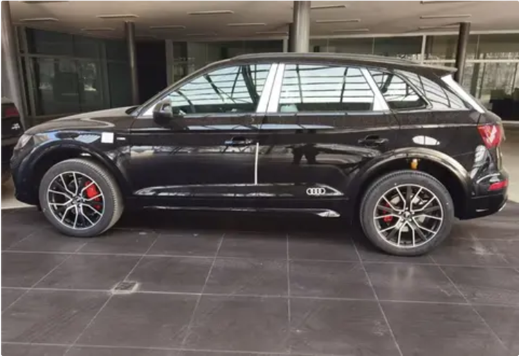 2025款奥迪Q5L实车到店，增logo贴纸+标配30色氛围灯+2.0T四驱_车家号_发现车生活_汽车之家