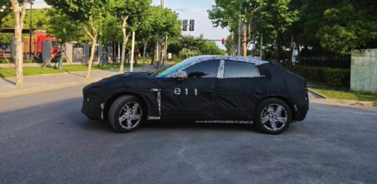 小米SU8长得像法拉利，网友：感谢，20万买到人生小目标_车家号_发现车生活_汽车之家