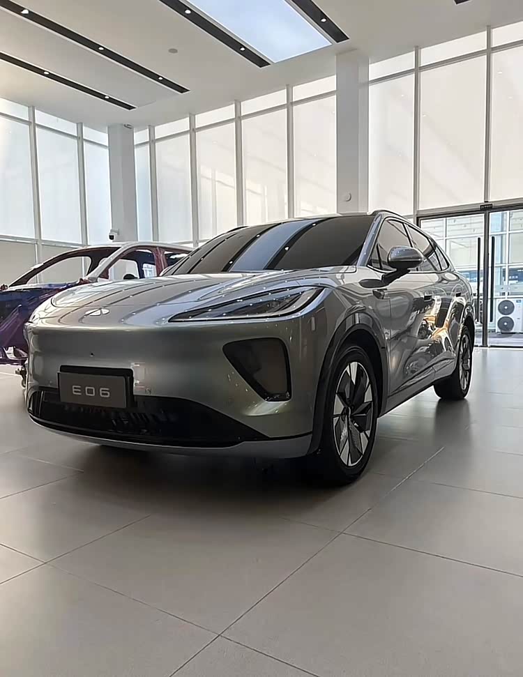 【文章】奇瑞风云E06实车亮相，4.8米车长+冰箱+激光雷达，续航超1600km_车家号_汽车之家