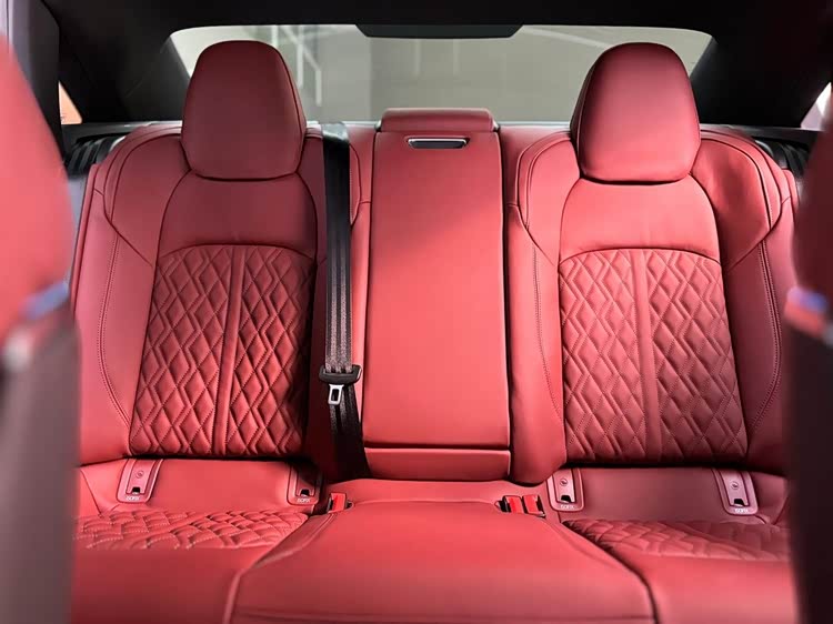 对比奔驰E级，新上汽奥迪A7L更适合菁英人群_车家号_发现车生活_汽车之家