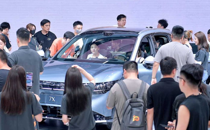 2025款极氪7X、智界R7、蔚来ES6后排隐私对比：电动遮阳帘的优势_车家号_发现车生活_汽车之家