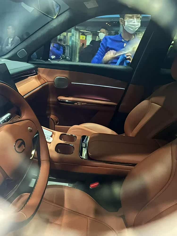 广汽传祺S7到店实拍，轴距超2米8，混动续航超1000km_车家号_发现车生活_汽车之家