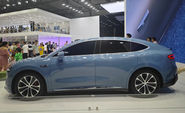 实车全面测评！2025款极氪7X、智界R7与蔚来ES6如何角逐？_车家号_发现车生活_汽车之家