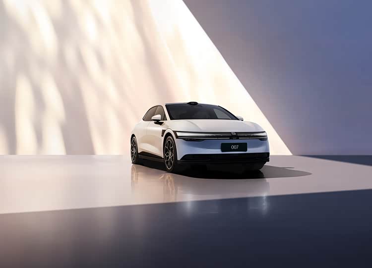 2025款极氪007、特斯拉Model 3与智己L6哪款车最能满足你？_车家号_发现车生活_汽车之家